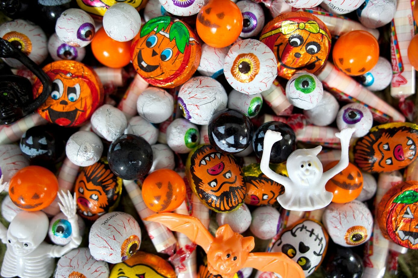 Spooktacular Halloween Candy Charcuterie Board Ideas - ICA